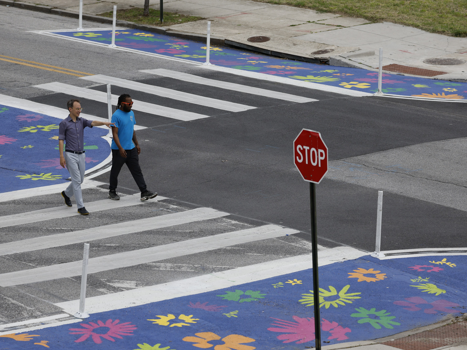 Surrounding a school with safe crossings | Asphalt Art