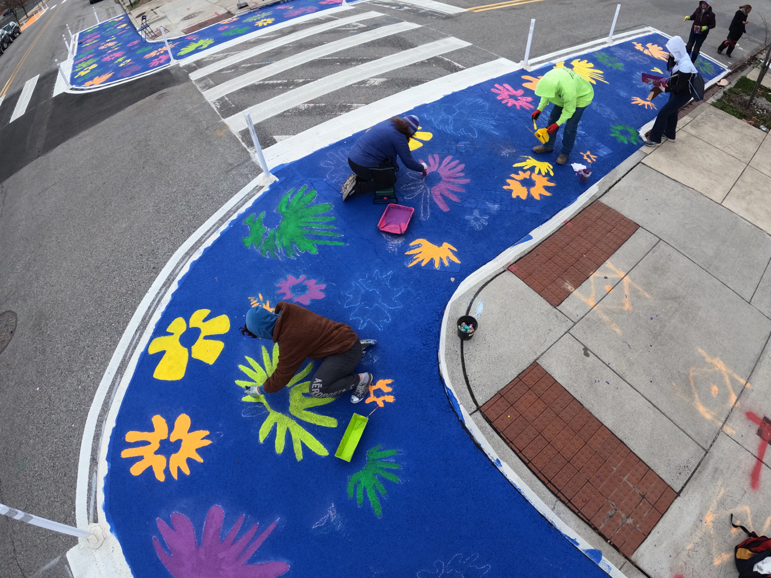 Surrounding a school with safe crossings | Asphalt Art