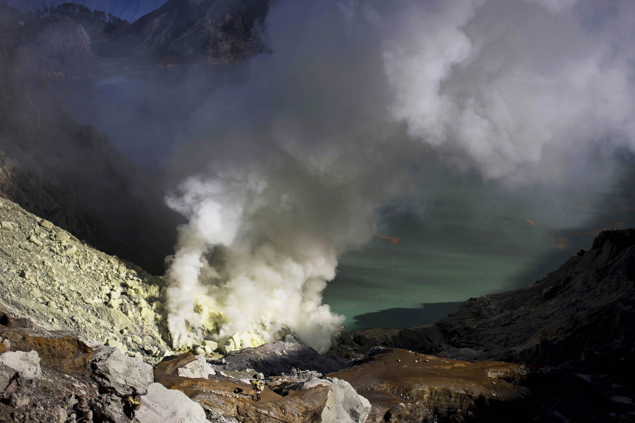 Blue Flames and Volcanic Hikes: the Harsh, Spectacular World of Sulfur ...