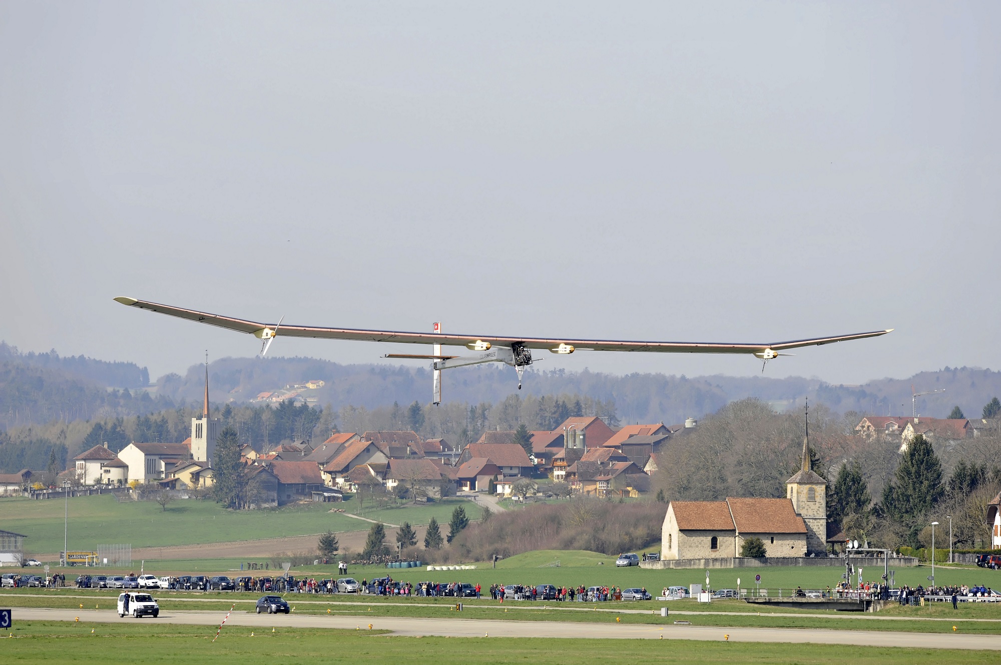 Swiss Solar Pilot Who Circled Globe Wants to Talk Climate With Trump ...