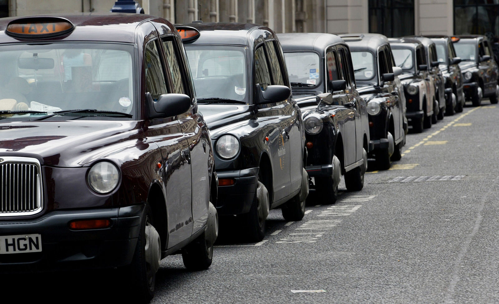 London's black cabs go green as Geely opens Coventry factory | BloombergNEF