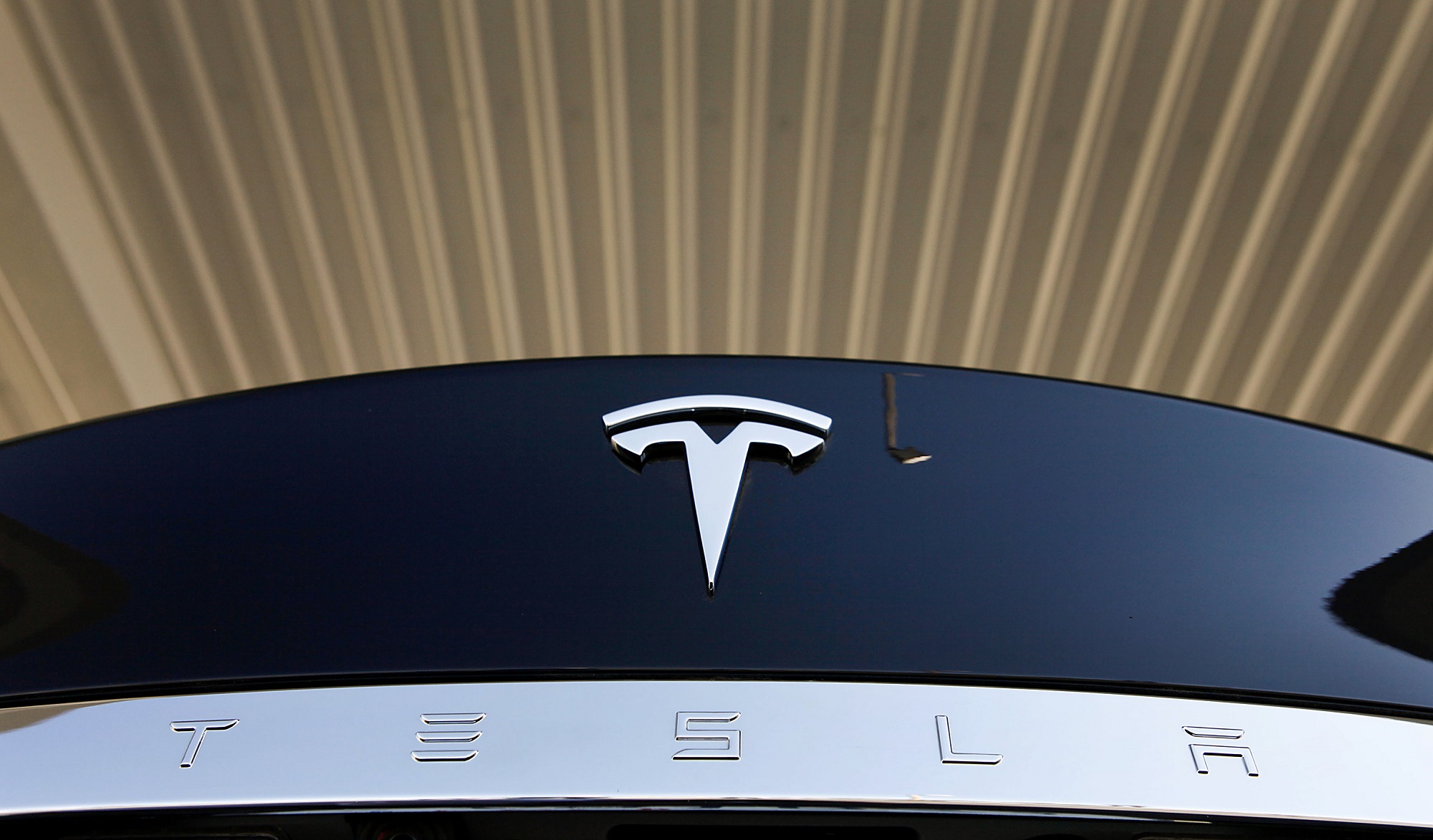 Tesla’s Solar Roof Sets Musk’s Grand Unification Into Motion | BloombergNEF